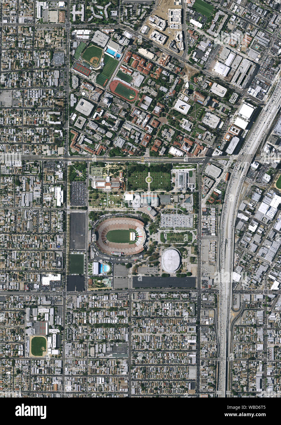 Los angeles memorial coliseum aerial hi-res stock photography and ...