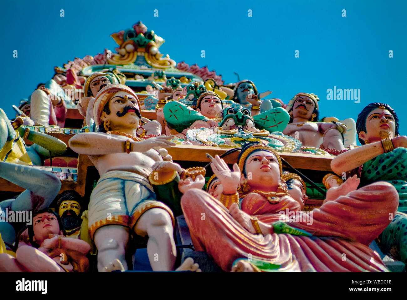 Statues on roof hi-res stock photography and images - Alamy