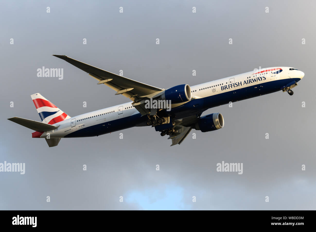 British airways boeing 777 movement hi-res stock photography and images ...