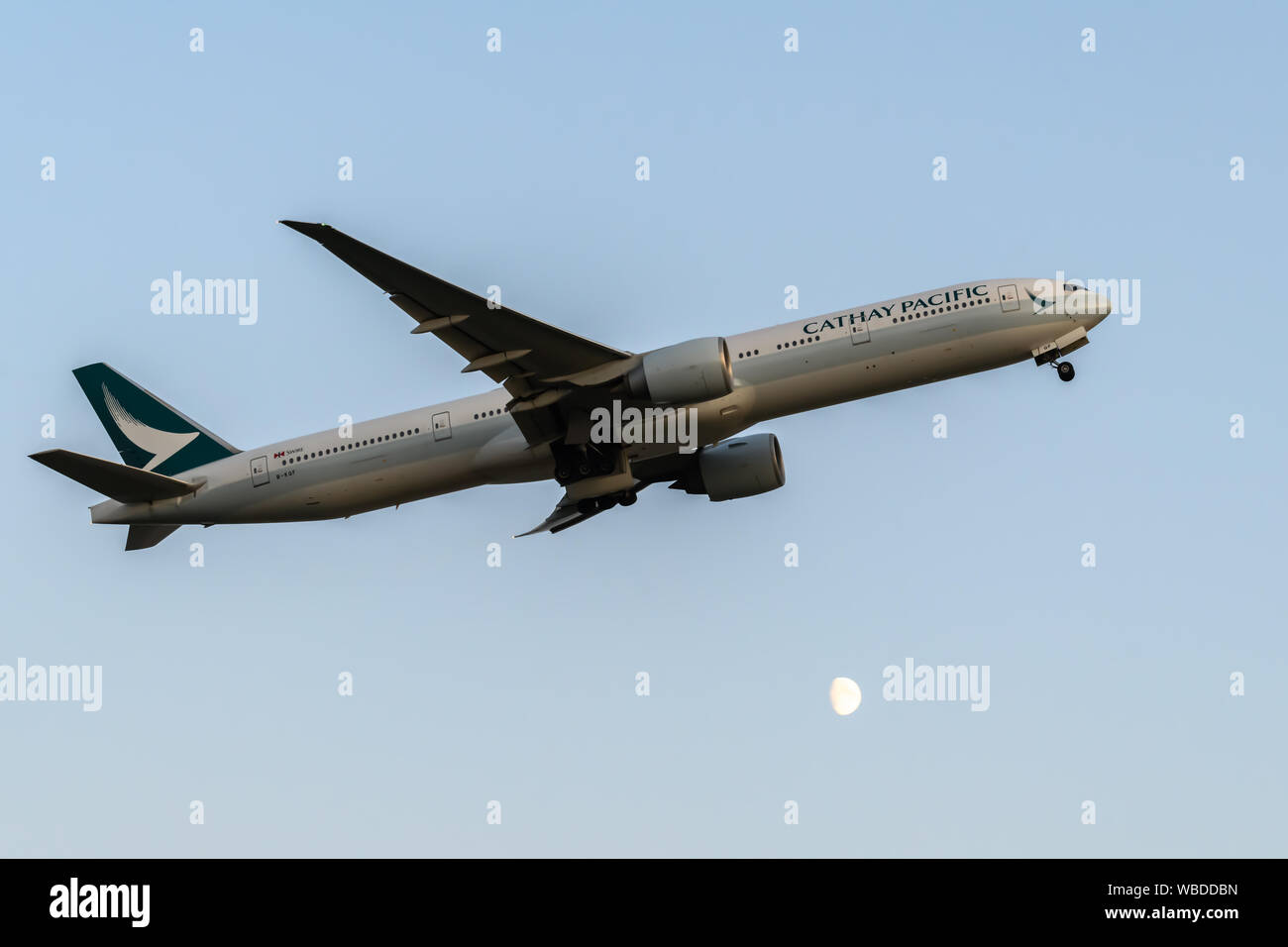 Cathay Pacific Boeing 777 Stock Photo - Alamy