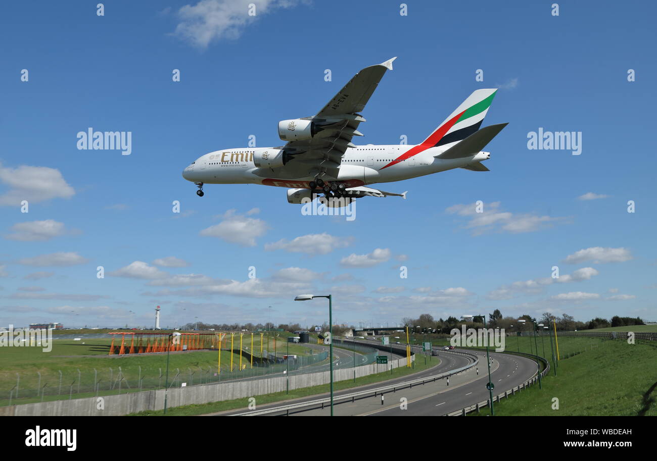Side view emirates airbus a380 hi-res stock photography and images - Alamy