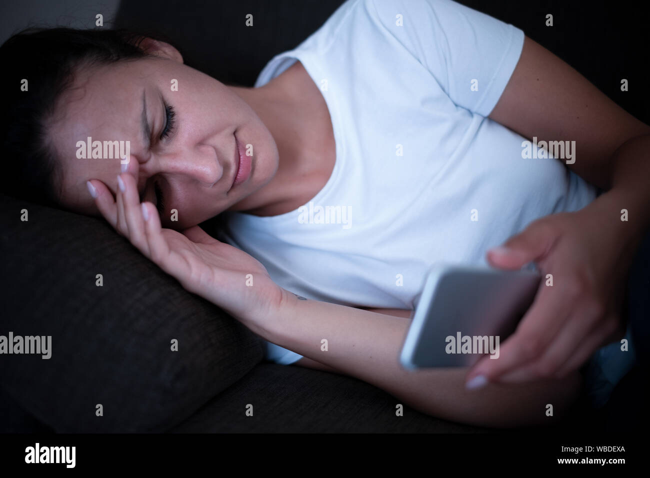 Girl smartphone scared hi-res stock photography and images - Alamy