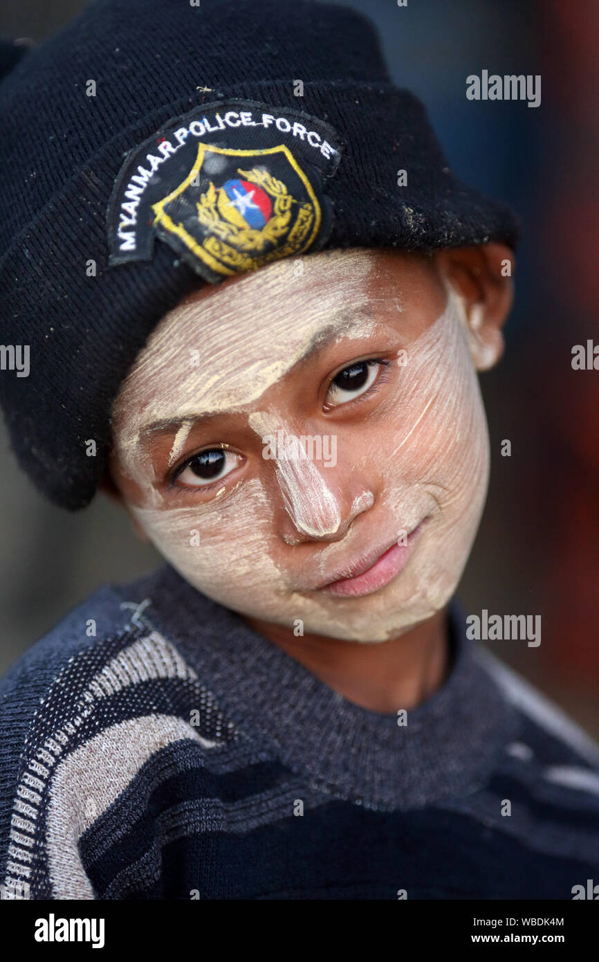 Burmese student in a primary school in Mandalay, Myanmar Stock Photo ...