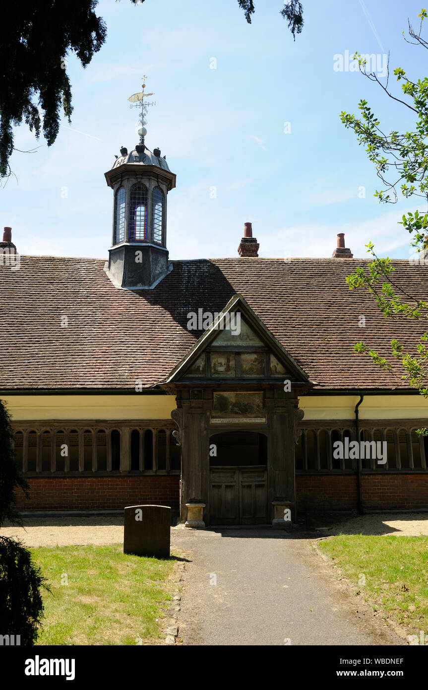 English architecture almshouses hi-res stock photography and images - Alamy