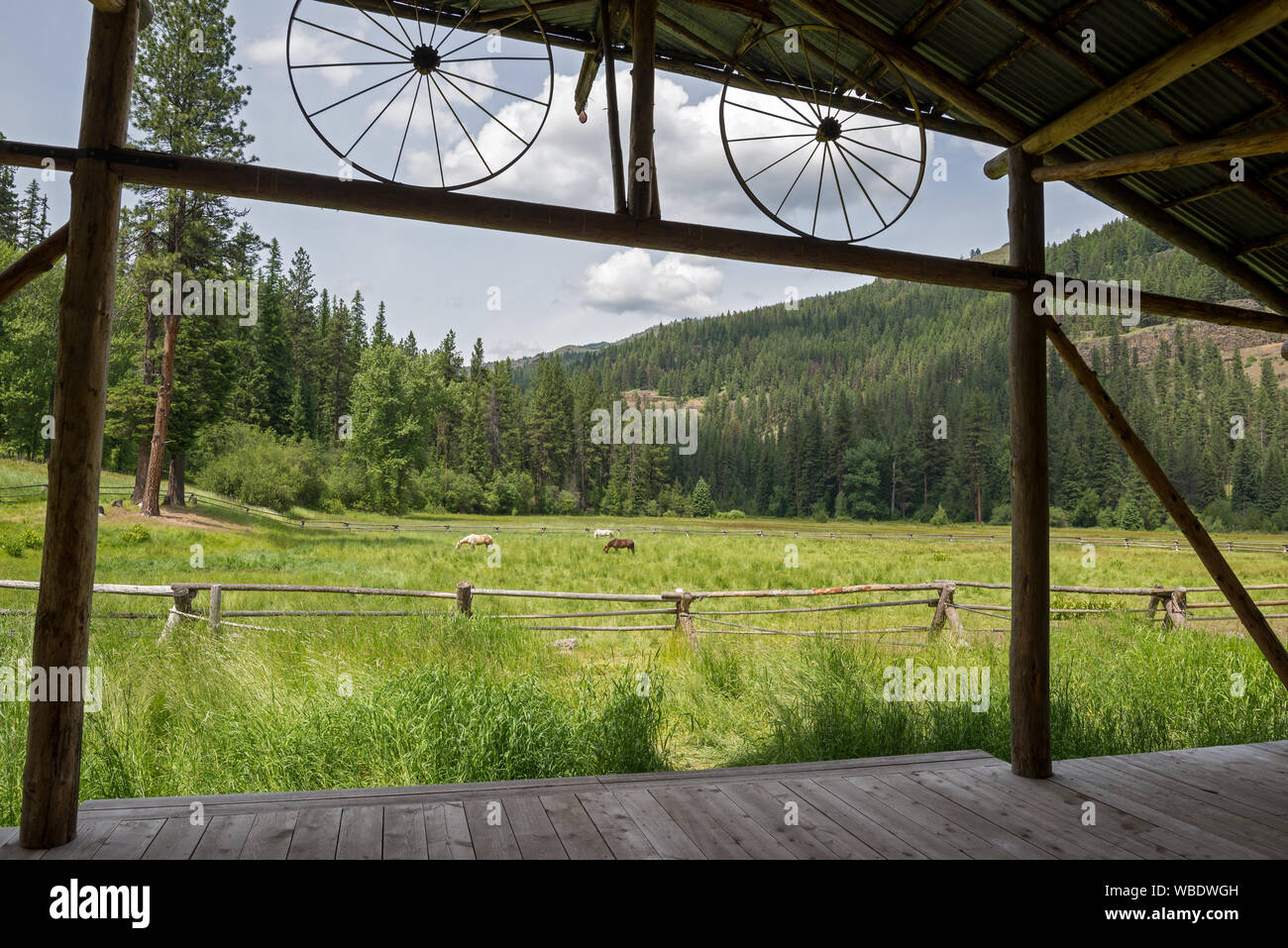 Open sided barn hi-res stock photography and images - Alamy