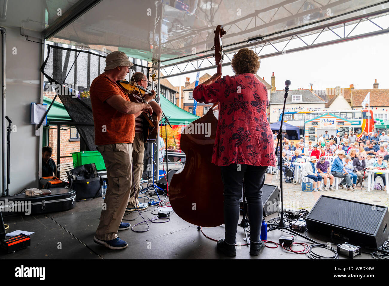 Sandwich folk and Ale Festival. Folk music group Cajun Boogaloo on ...