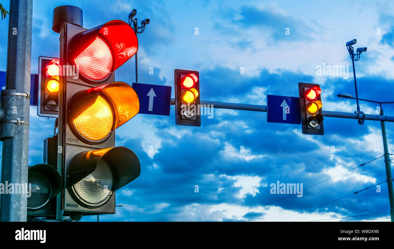 Red traffic light over road hi-res stock photography and images - Alamy