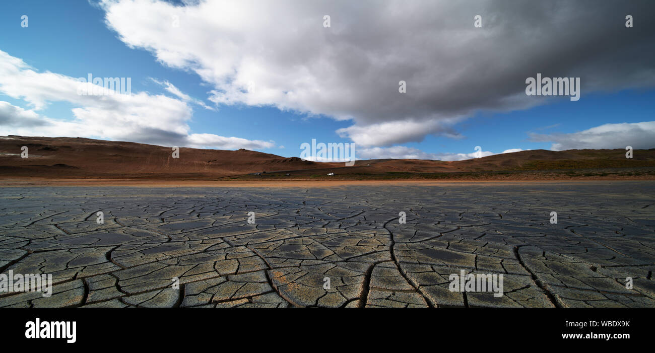 Dried land in the desert. Cracked soil crust Stock Photo - Alamy