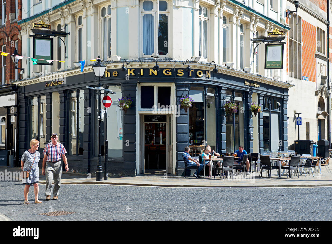 Al fresco drinking outside the Kingston pub in Trinity Square, Hull ...