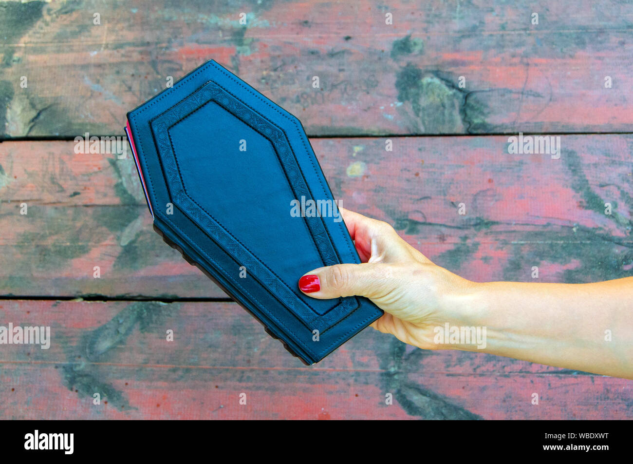 Coffin shape hi-res stock photography and images - Alamy