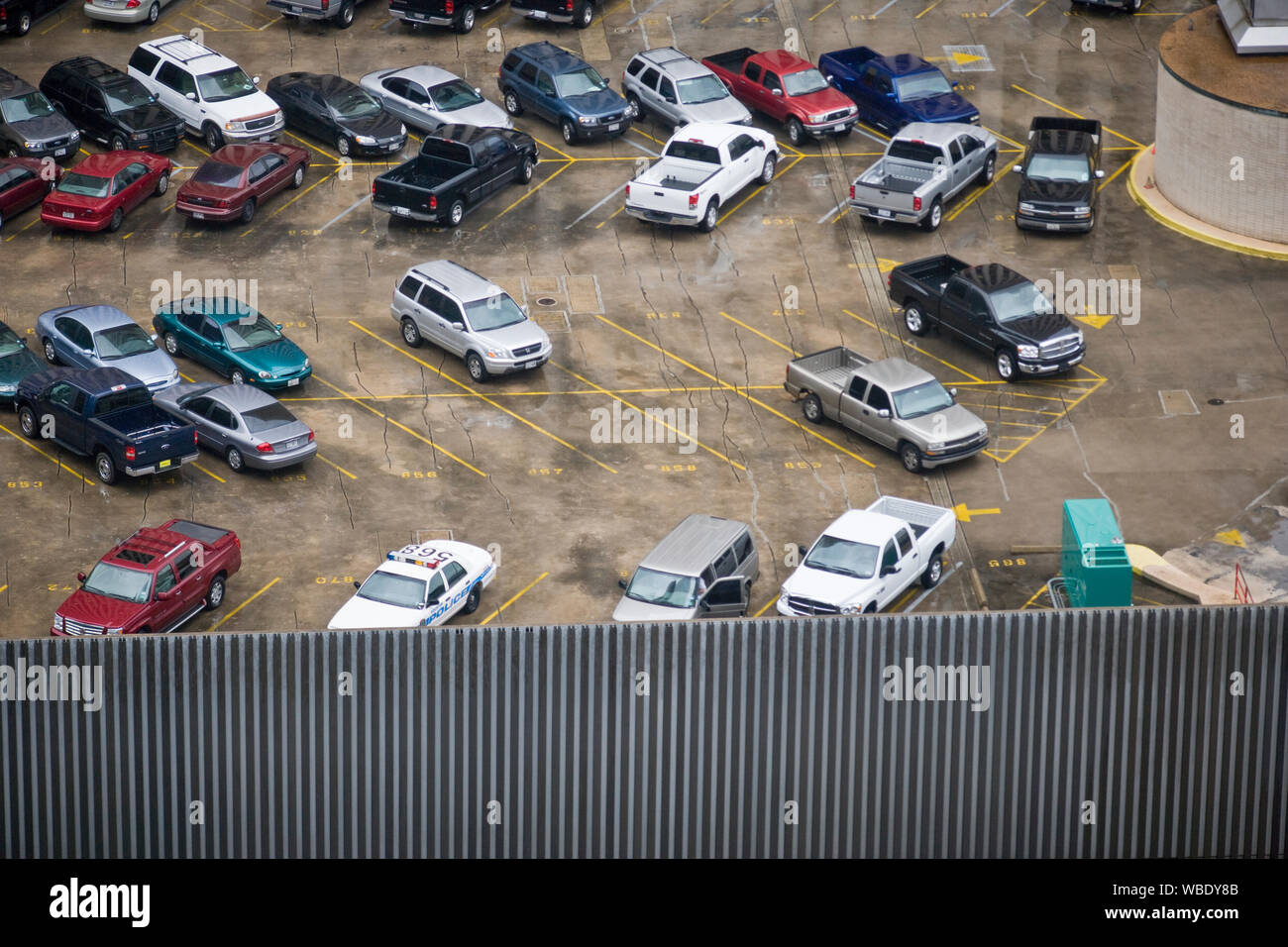 Car parked parking fence fenced hi-res stock photography and images - Alamy