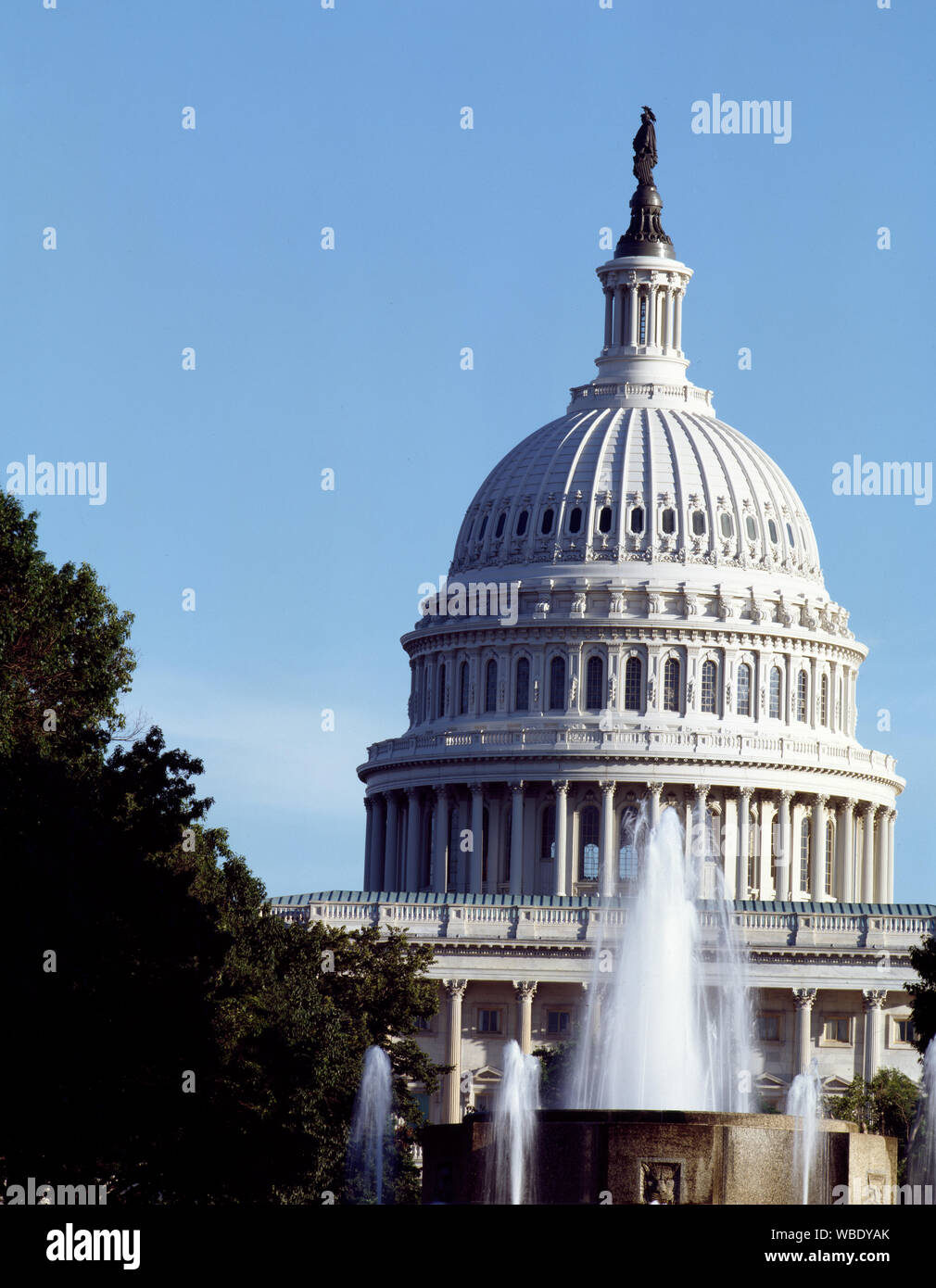 Fountain above the Senate garage between Union Station and the U.S ...