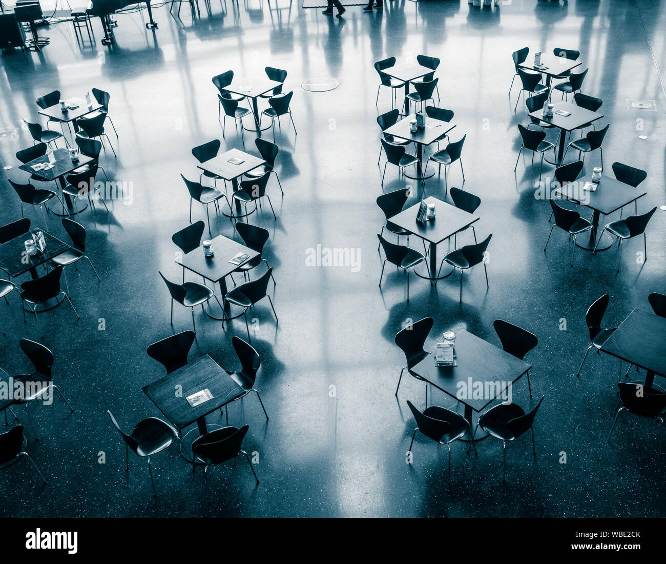 Empty tables in cafe, restaurant Stock Photo - Alamy
