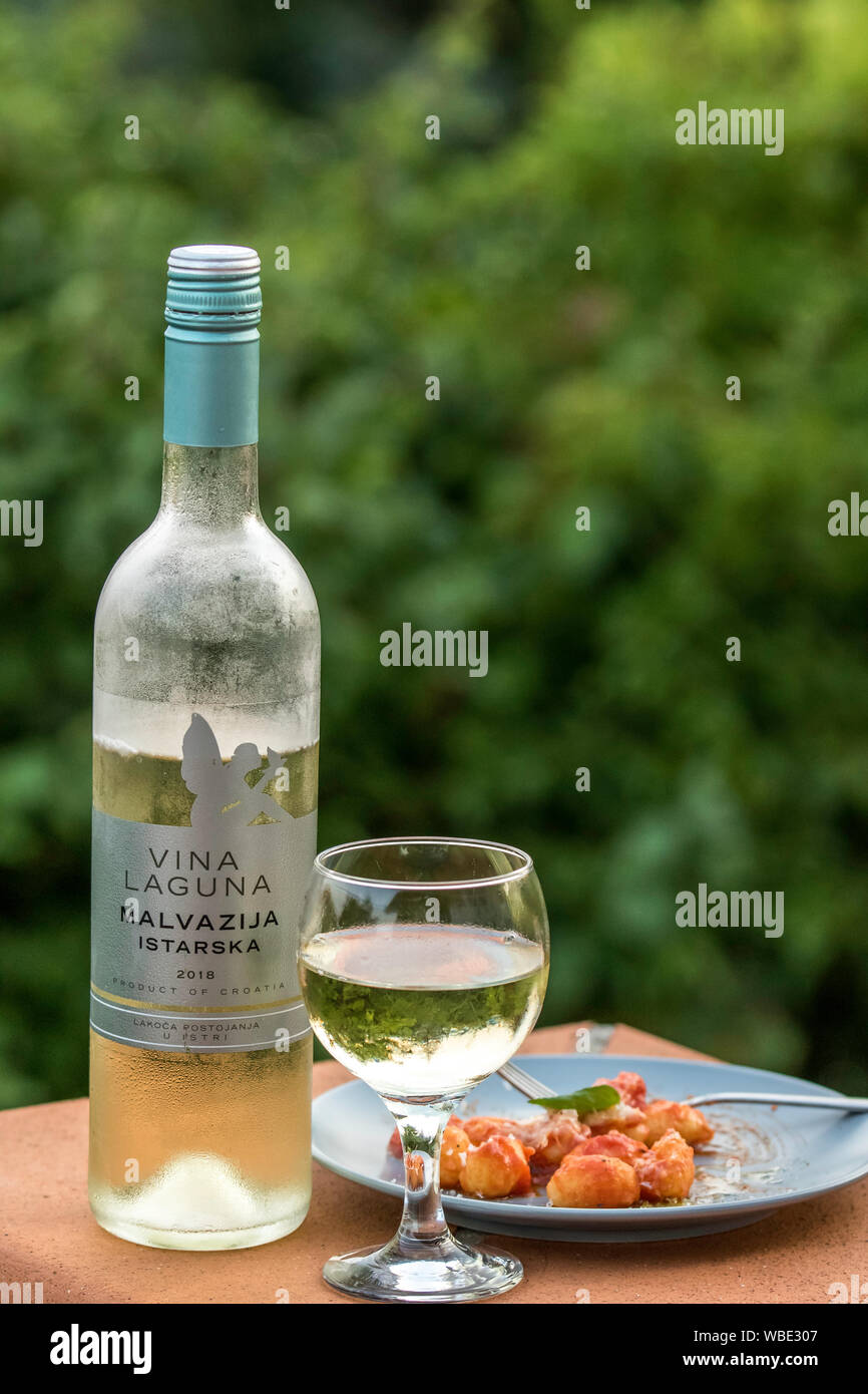 Still Life white wine - Vina Laguna Malvazija Istarska 2018 Product of ...