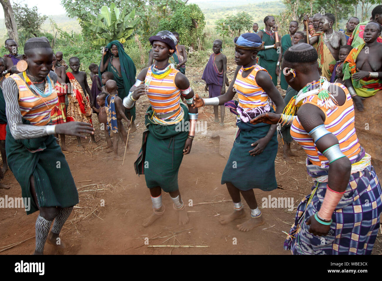 Ethiopia tribe donga hi-res stock photography and images - Alamy
