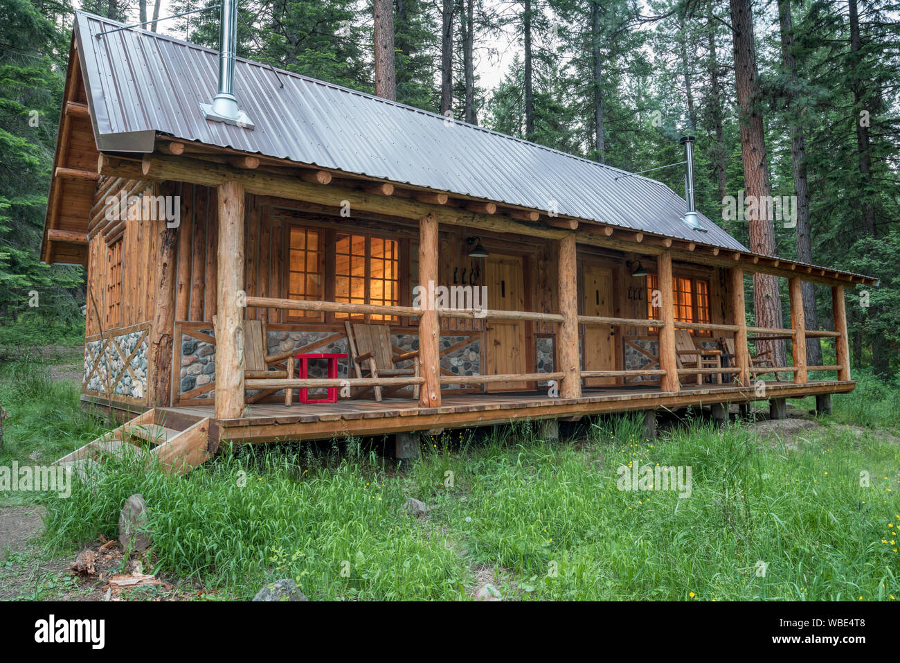 Log cabin at the Minam River Lodge in Oregon's Wallowa Mountains Stock ...
