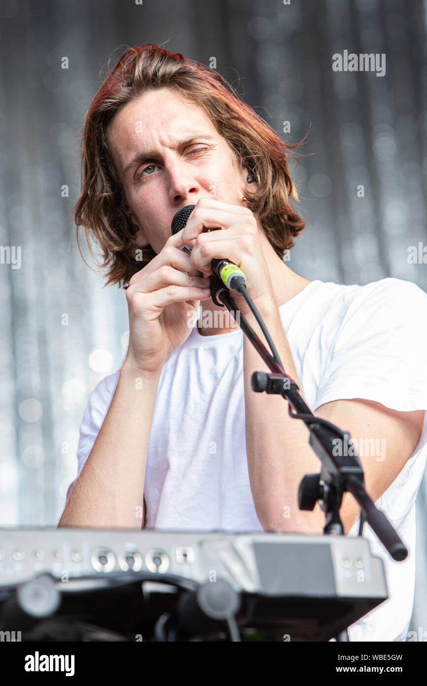 Parcels on stage hi-res stock photography and images - Alamy