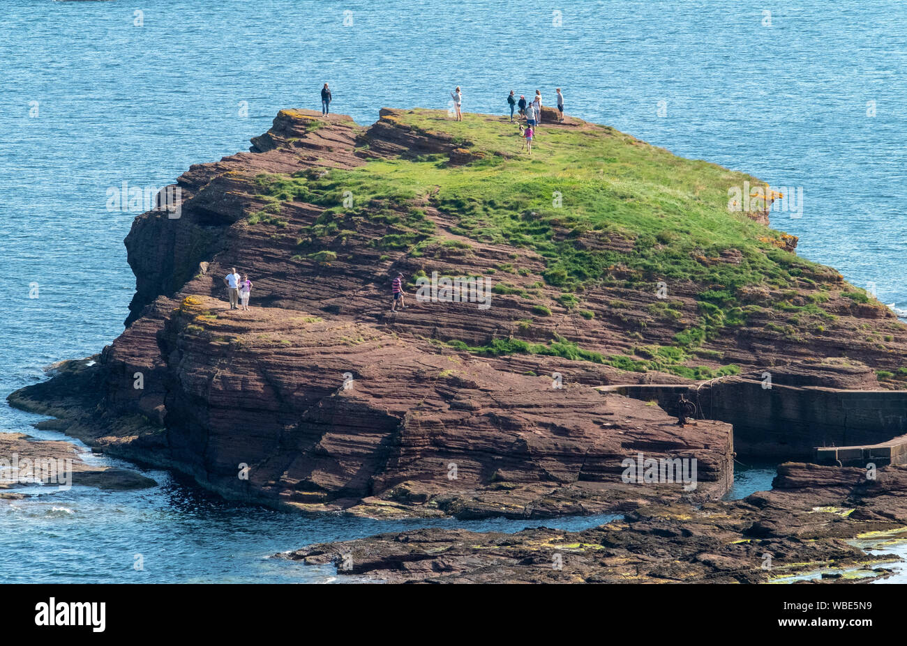 Rocky outcrop scotland hi-res stock photography and images - Alamy