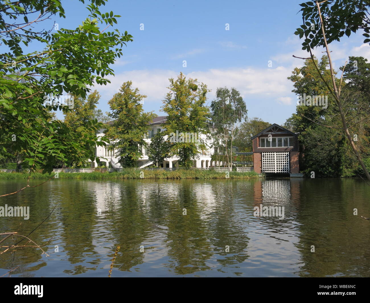 A view of the River Thames at Cookham and some of the upmarket ...