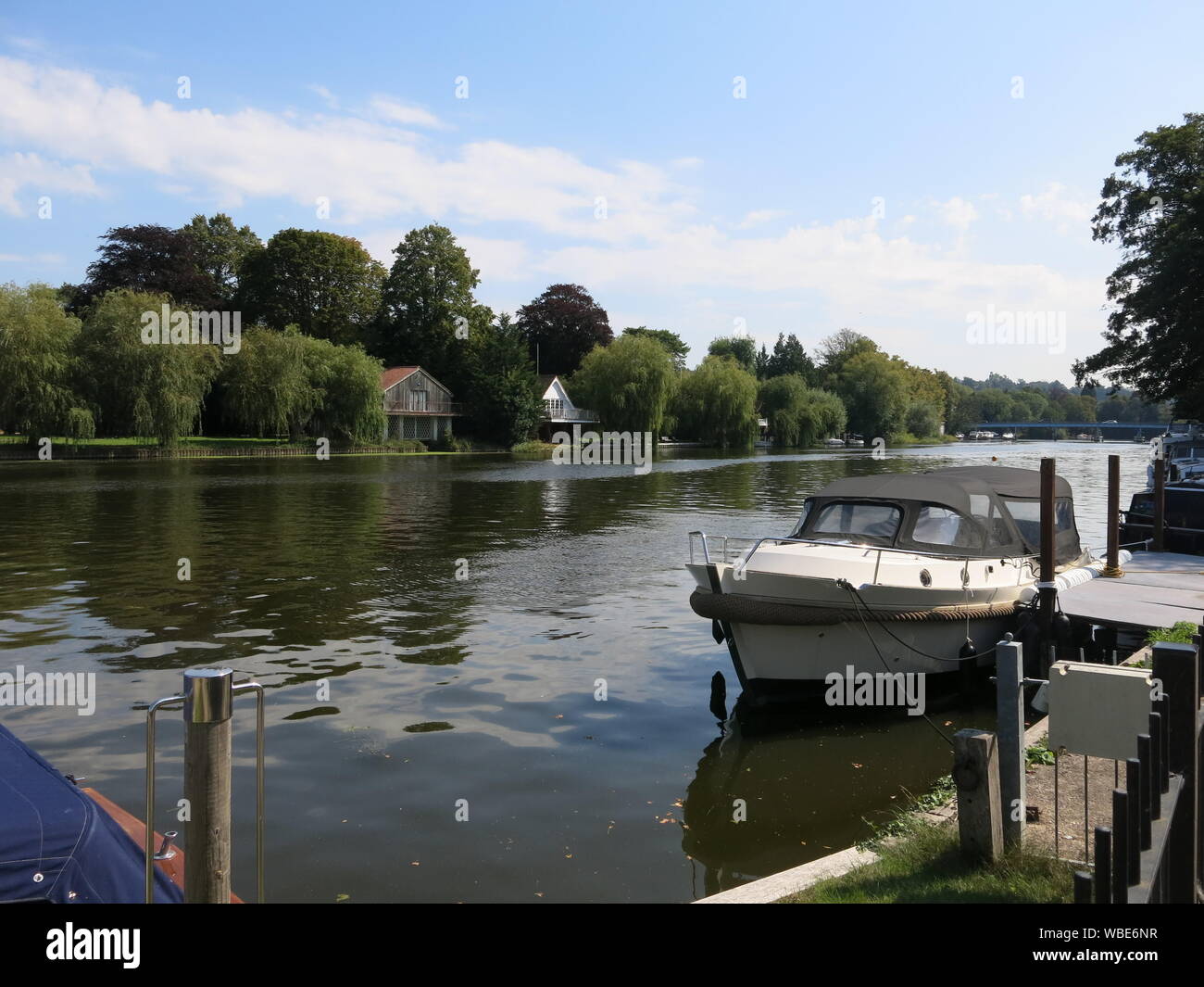 River thames cookham with boats hi-res stock photography and images - Alamy
