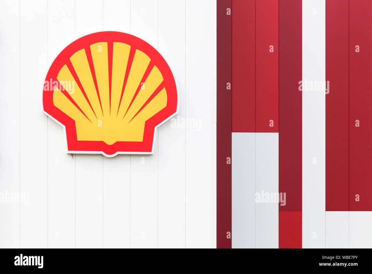 Royal dutch shell logo on hi-res stock photography and images - Alamy