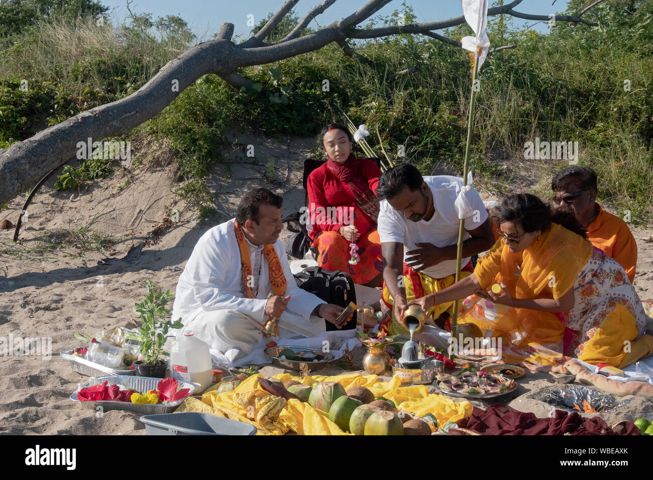 Lingam worship hi-res stock photography and images - Alamy
