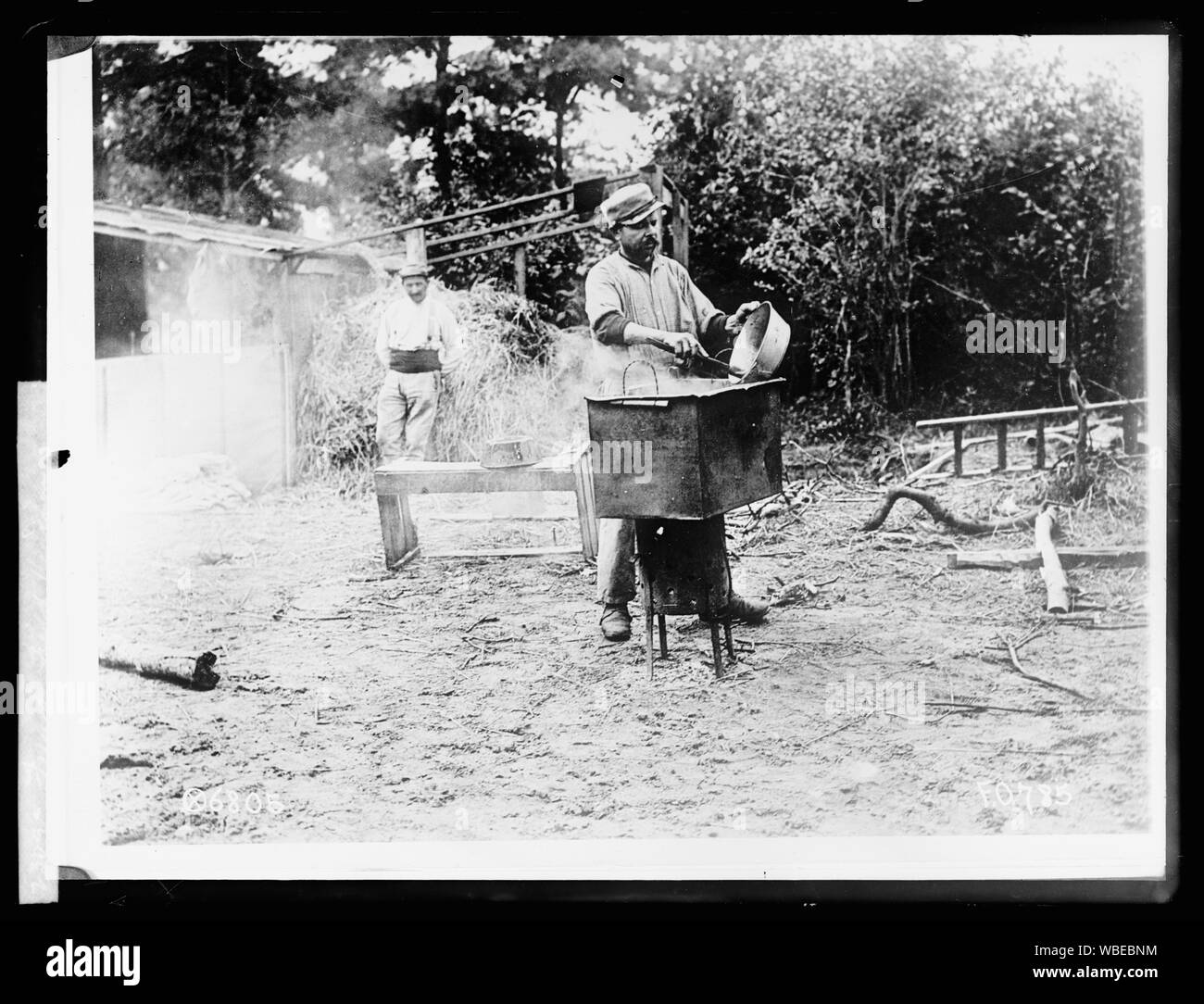 Military field kitchen hi-res stock photography and images - Alamy