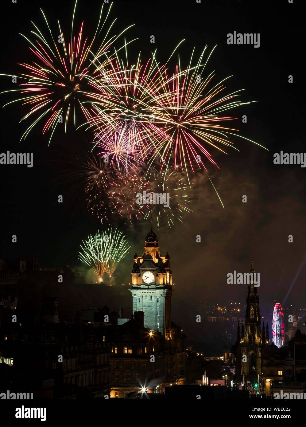 Edinburgh castle fireworks 2019 hi-res stock photography and images - Alamy