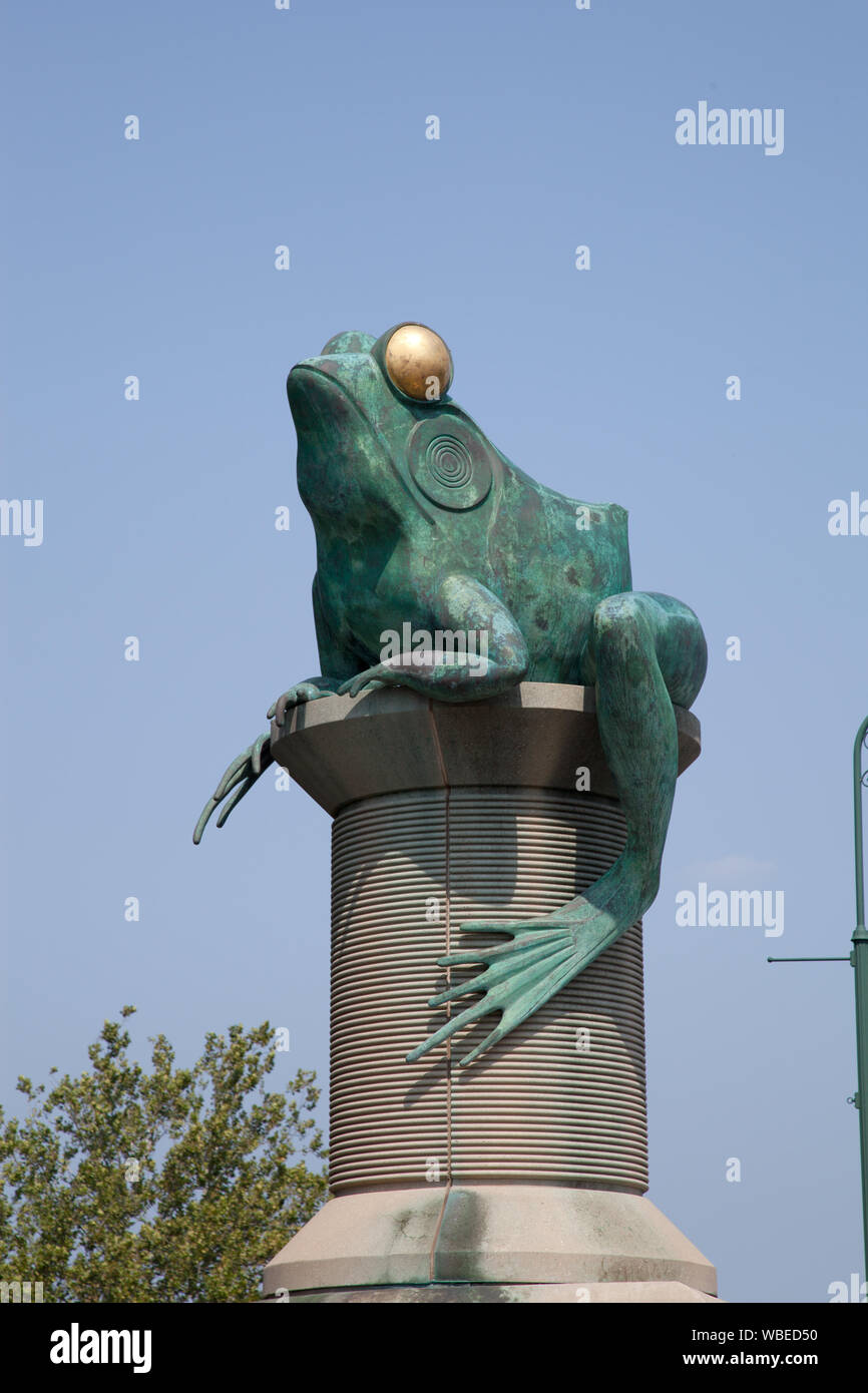 Frog bridge connecticut hi-res stock photography and images - Alamy