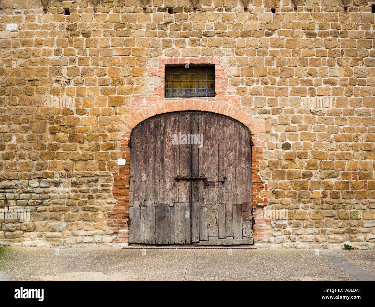 Wooden grate grating hi-res stock photography and images - Alamy