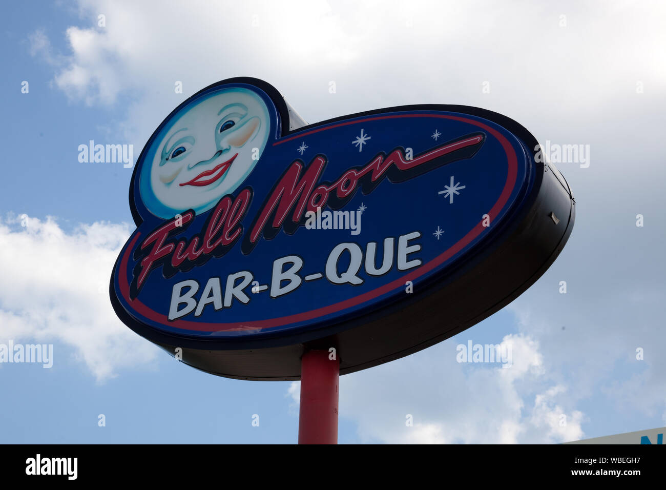 Full Moon Bar-b-que signs in Tuscaloosa, Alabama Stock Photo - Alamy