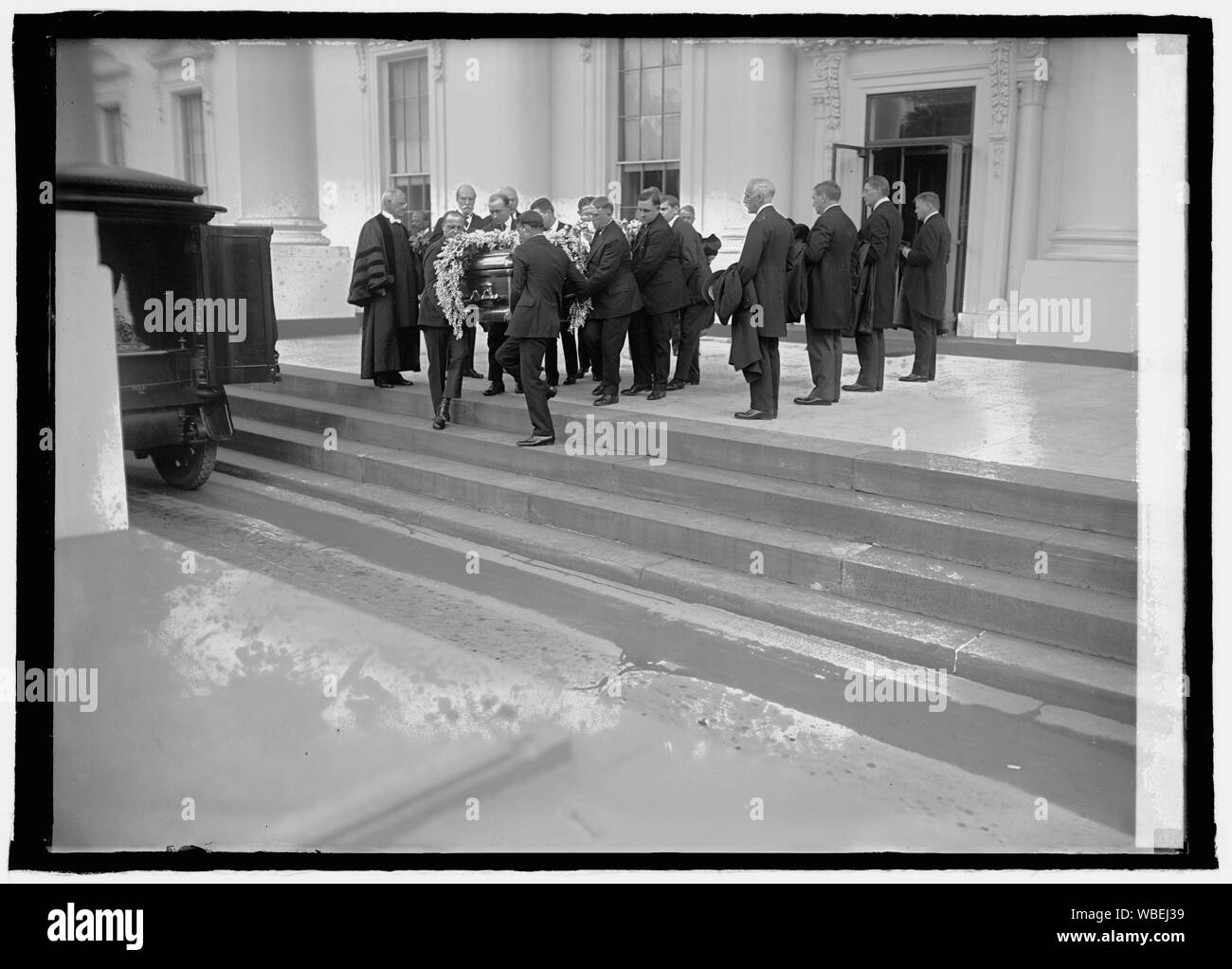 Funeral, Mrs. Hubert Work Abstract/medium: 1 negative : glass ; 5 x 7 ...