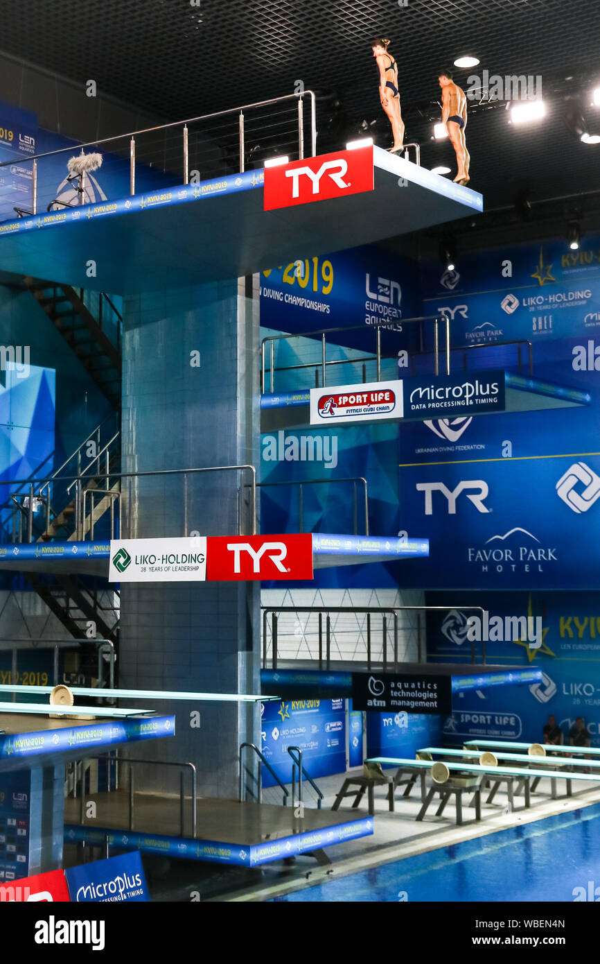 Mixed 10m diving 2019 hi-res stock photography and images - Alamy