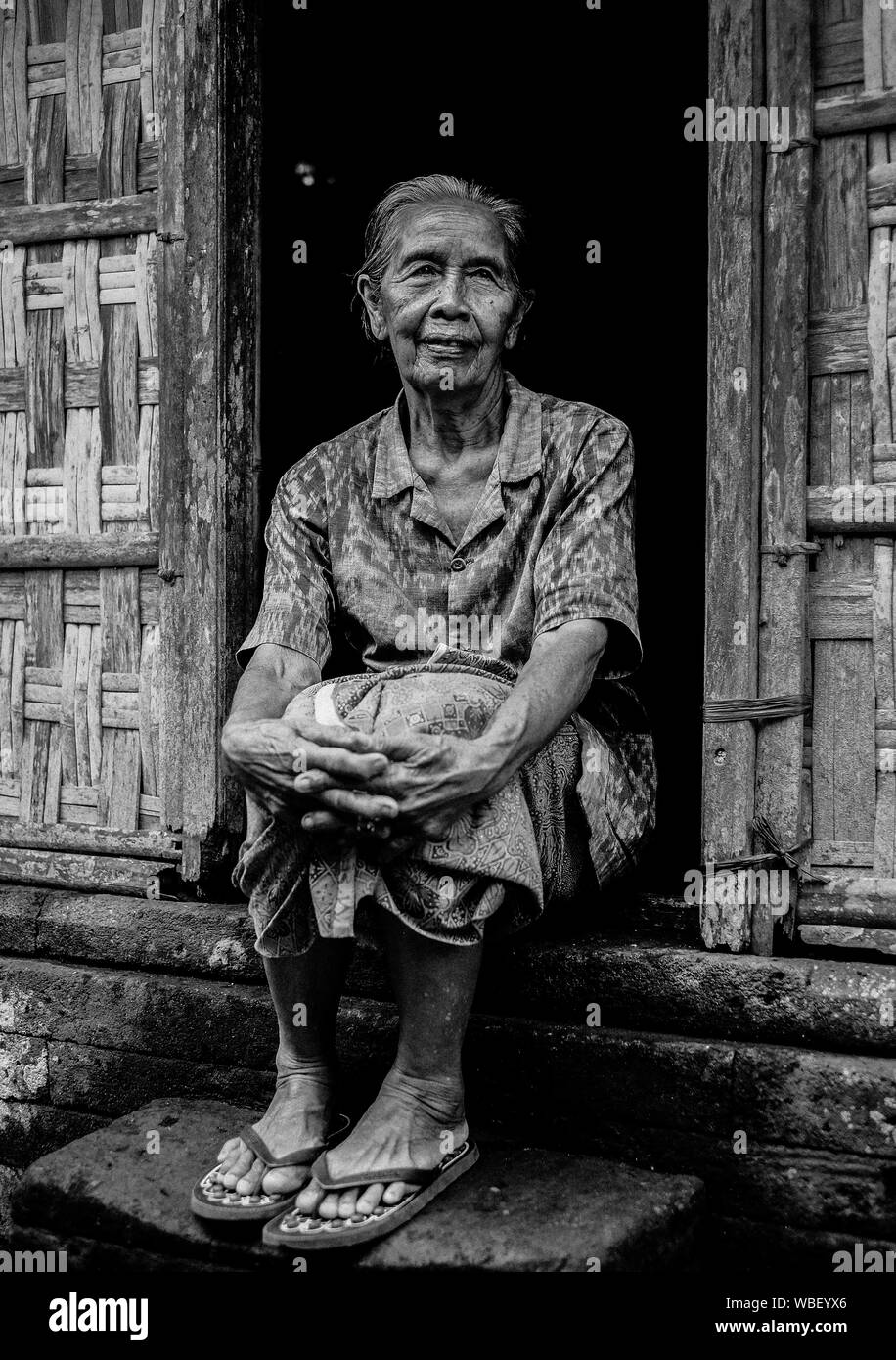 Woman travel photographer camera Black and White Stock Photos & Images ...
