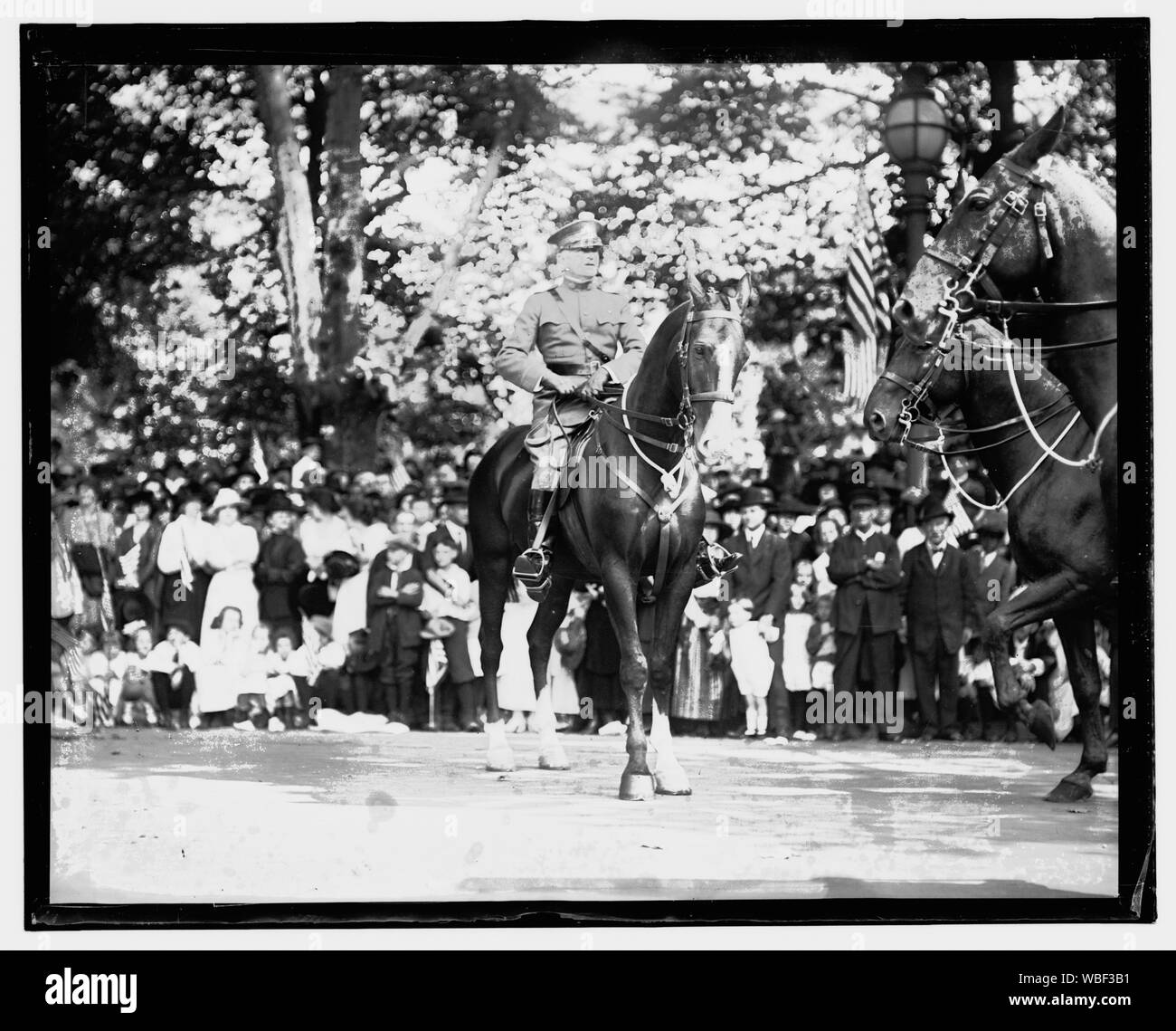 General pershing in parade hi-res stock photography and images - Alamy