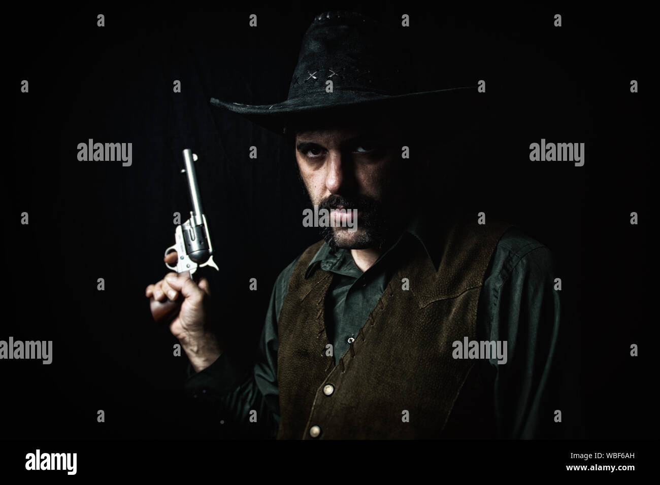 Cowboy gunslinger holding gun up hi-res stock photography and images ...