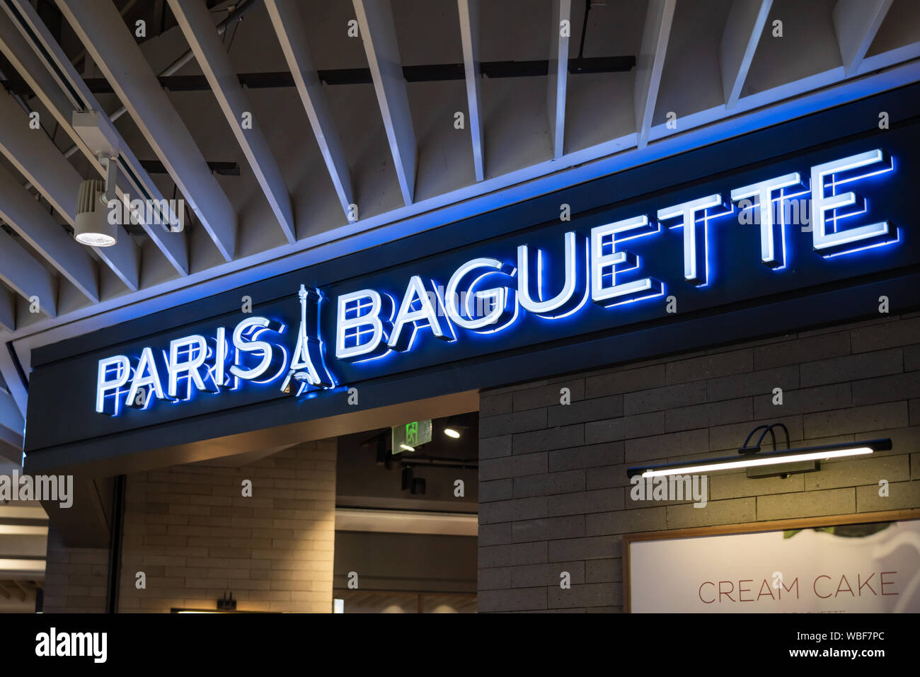 Paris Baguette bakery café logo seen in Shanghai Stock Photo - Alamy