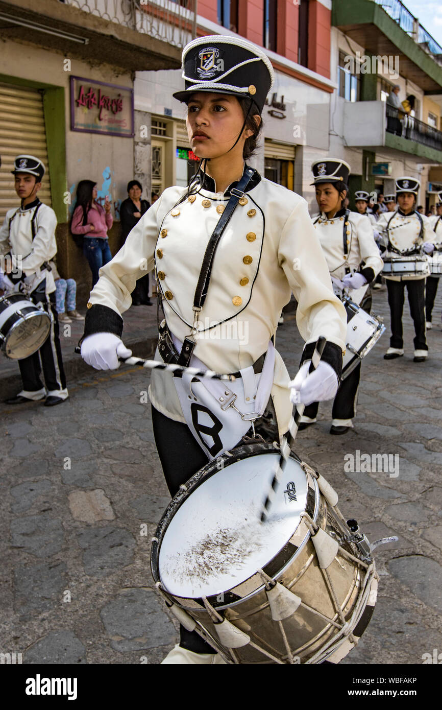 Drum bugle parade hi-res stock photography and images - Alamy