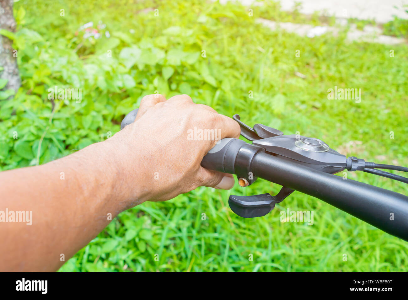 hand cyclist hold handle bike Stock Photo - Alamy