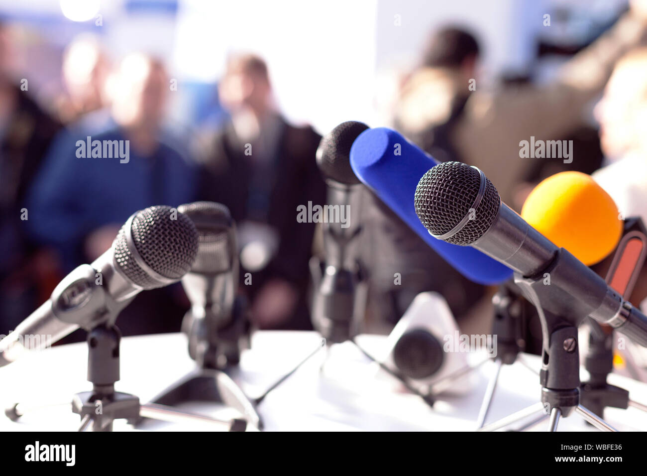 Press conference table hi-res stock photography and images - Alamy