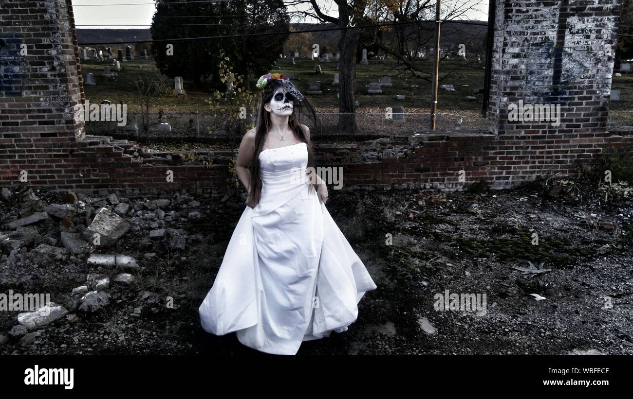 Spooky dress up hi-res stock photography and images - Alamy
