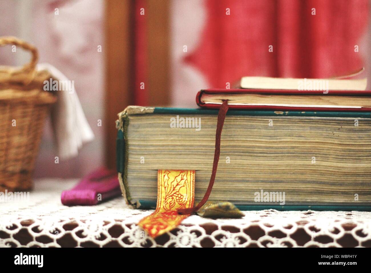 Bible stack hi-res stock photography and images - Alamy