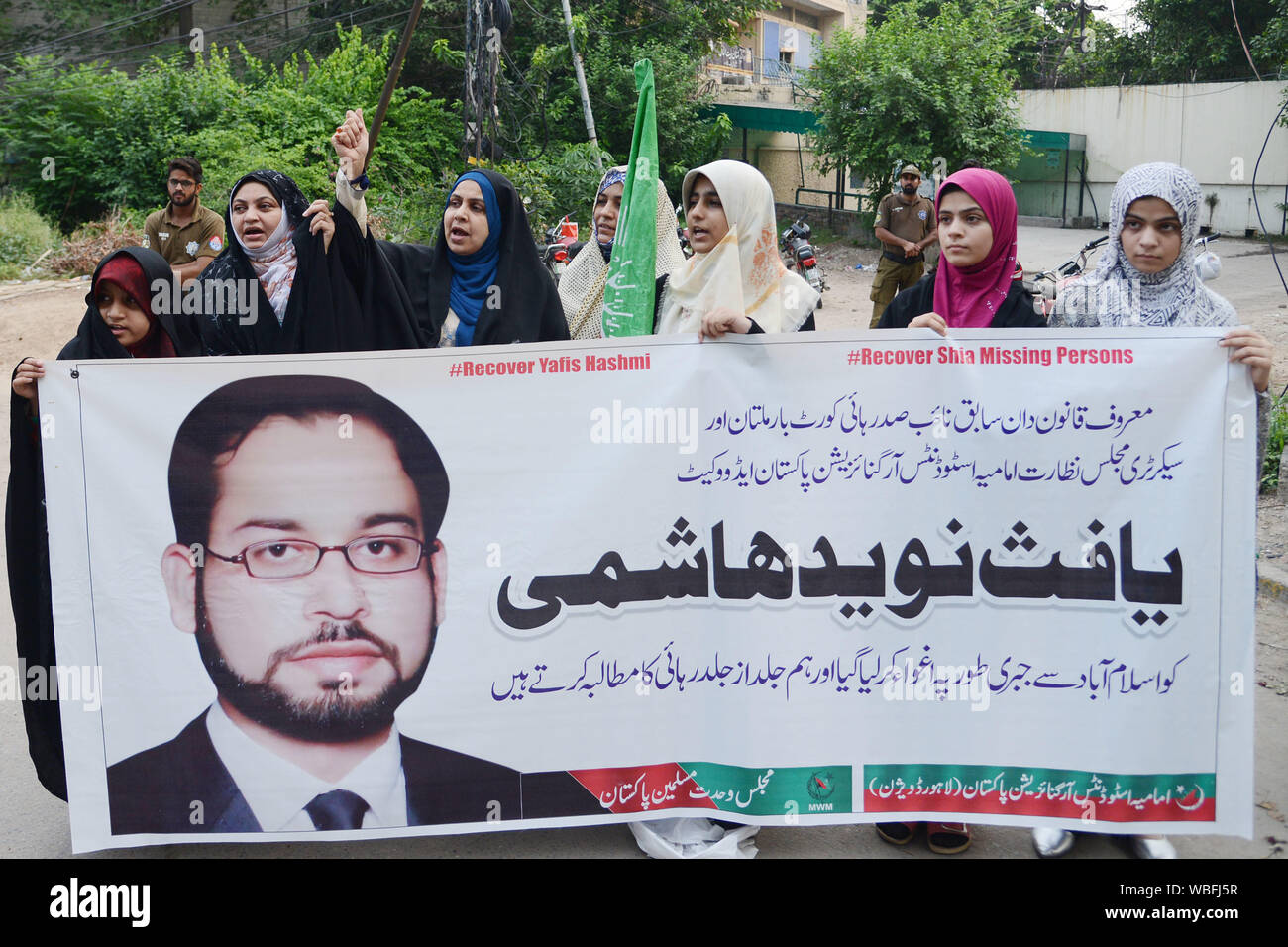 Lahore, Pakistan. 25th Aug, 2019. Activists of Imamia Students ...