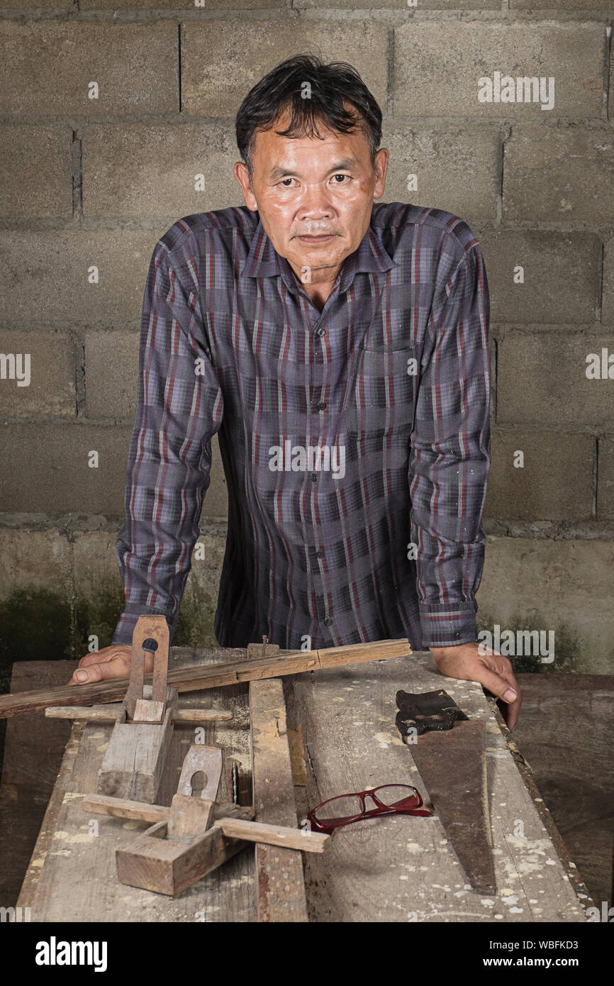 Indian carpenter carpenter hi-res stock photography and images - Alamy