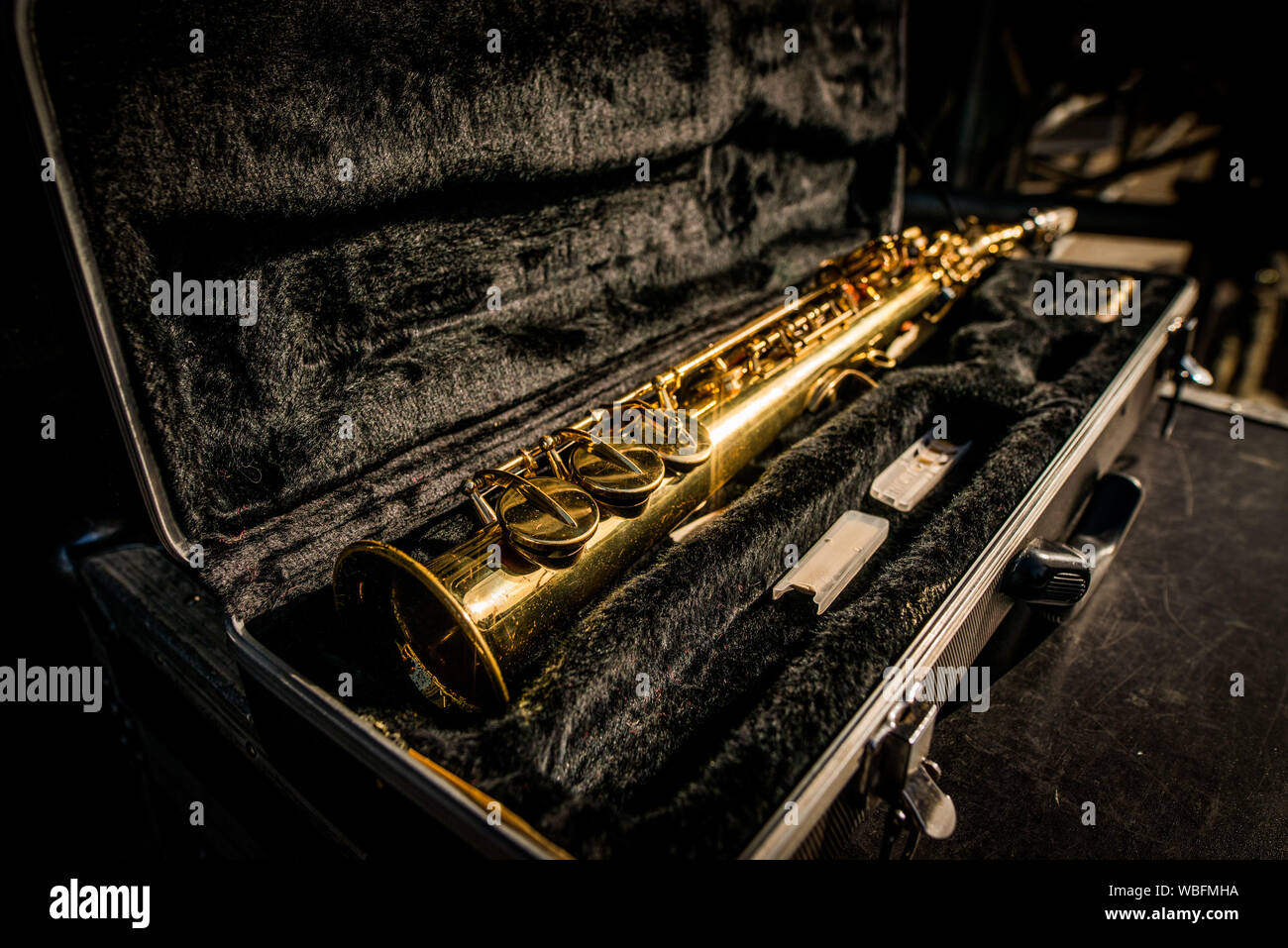 Open trumpet hi-res stock photography and images - Alamy