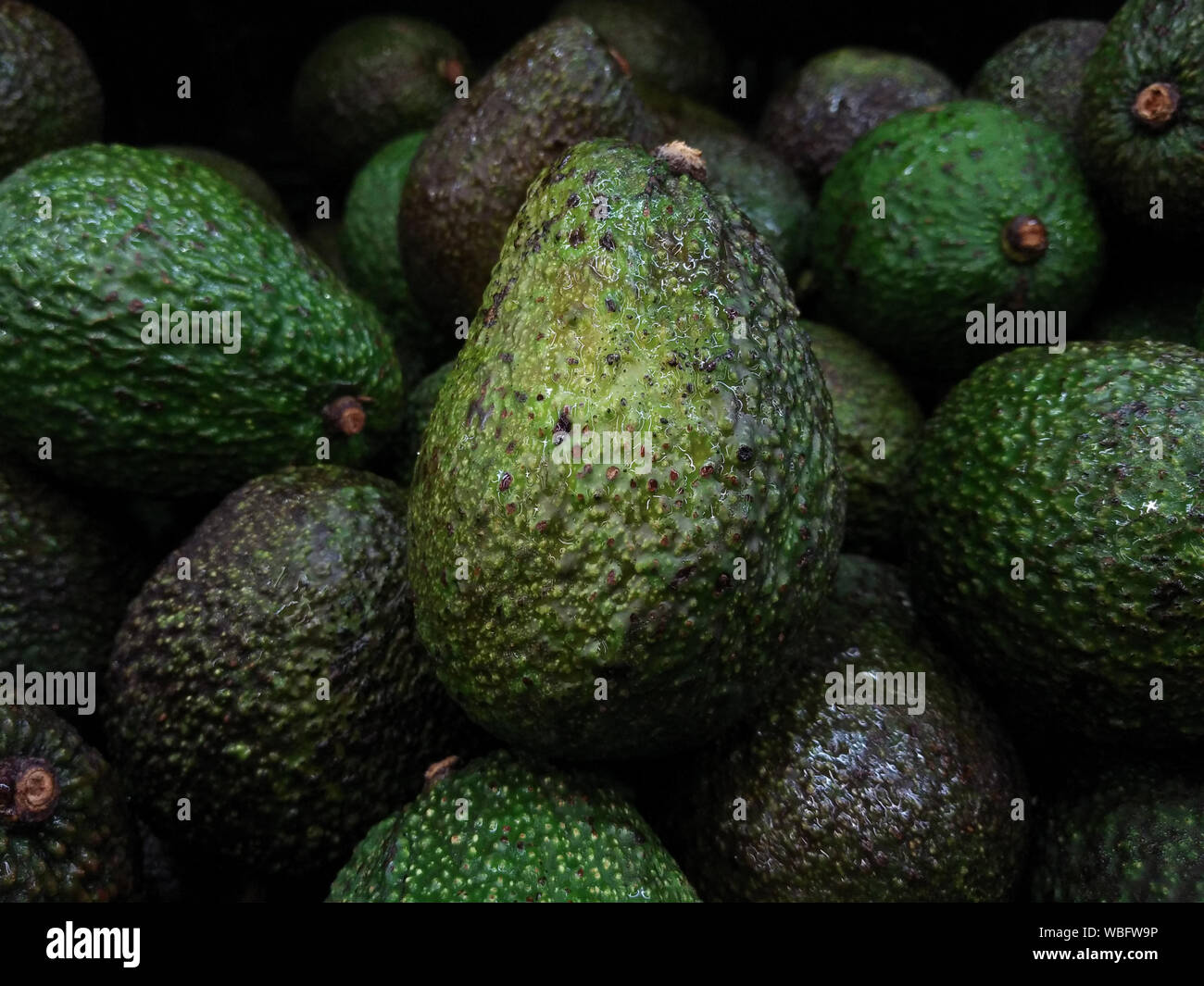 Market stall avocados hi-res stock photography and images - Alamy