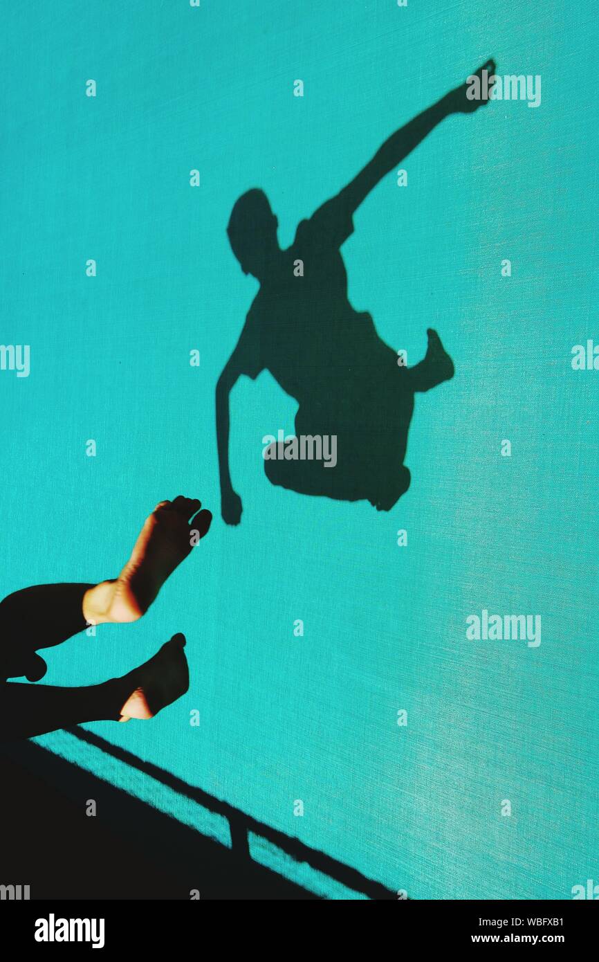 Man jumping in swimming pool day hi-res stock photography and images ...