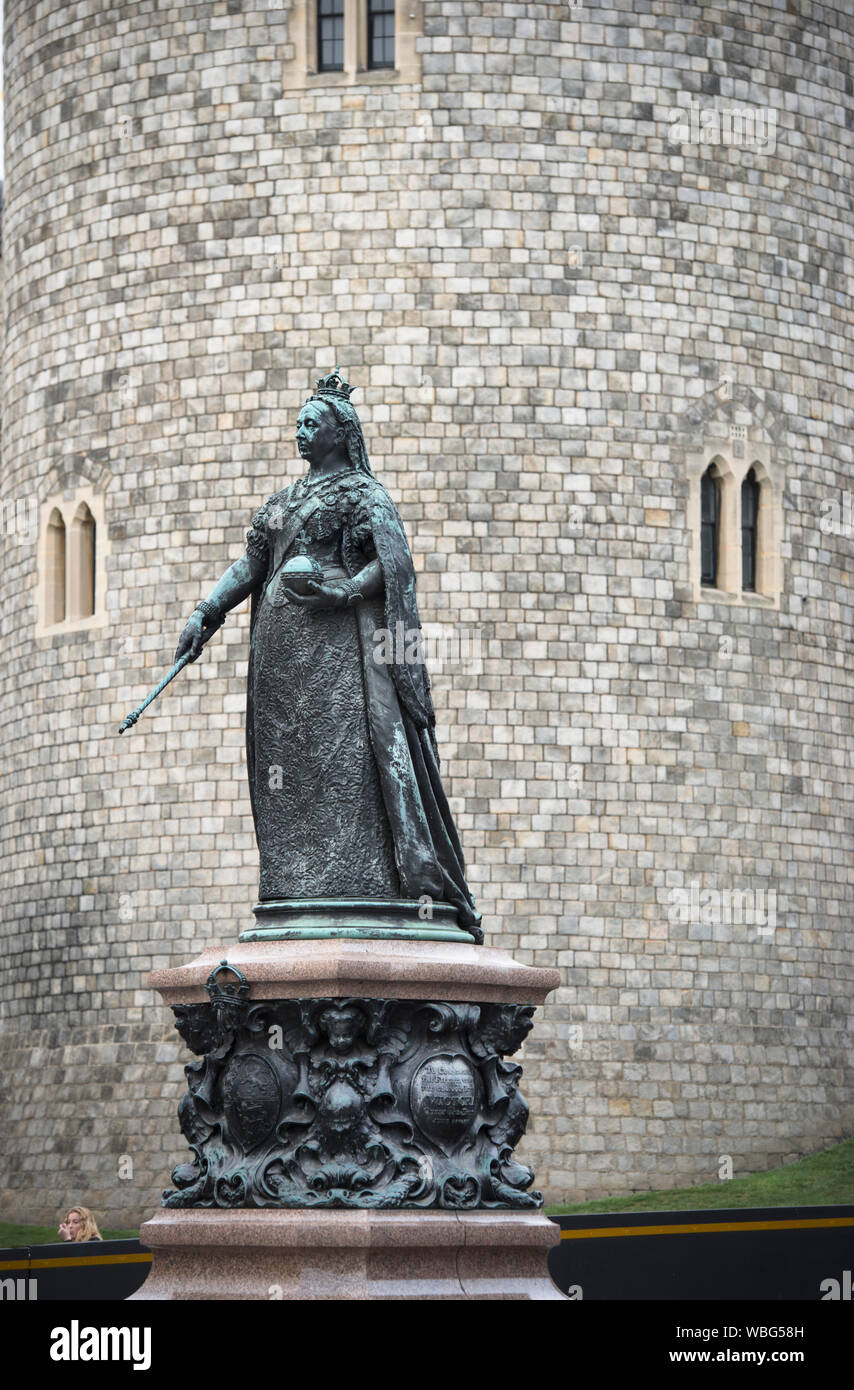 Queen Victoria bronze statue in front of Windsor Castle, England ...