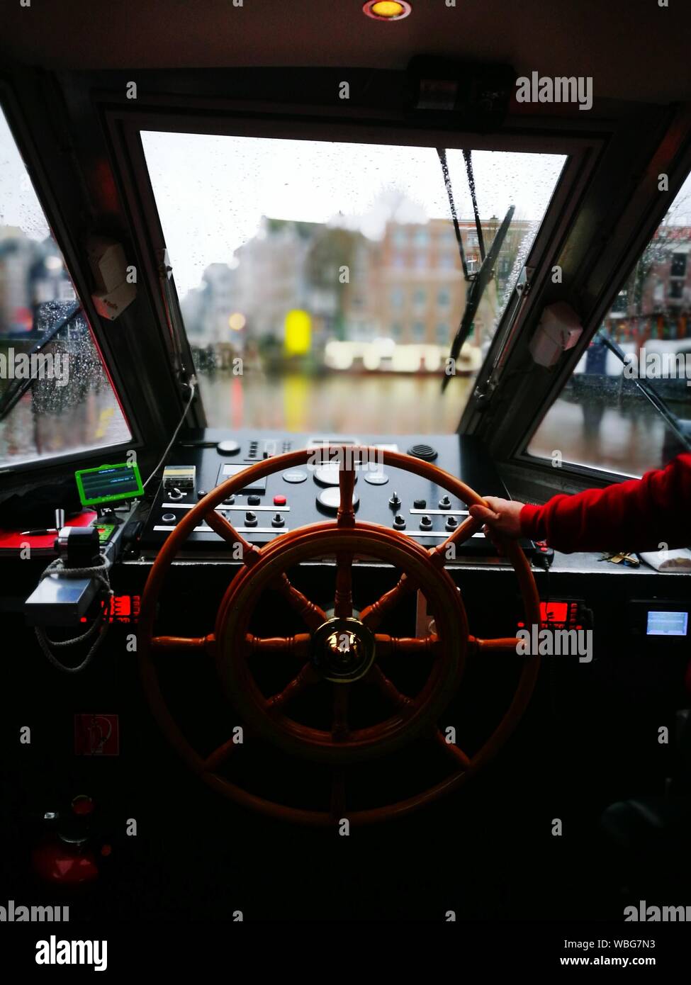 Hand ship helm hi-res stock photography and images - Alamy