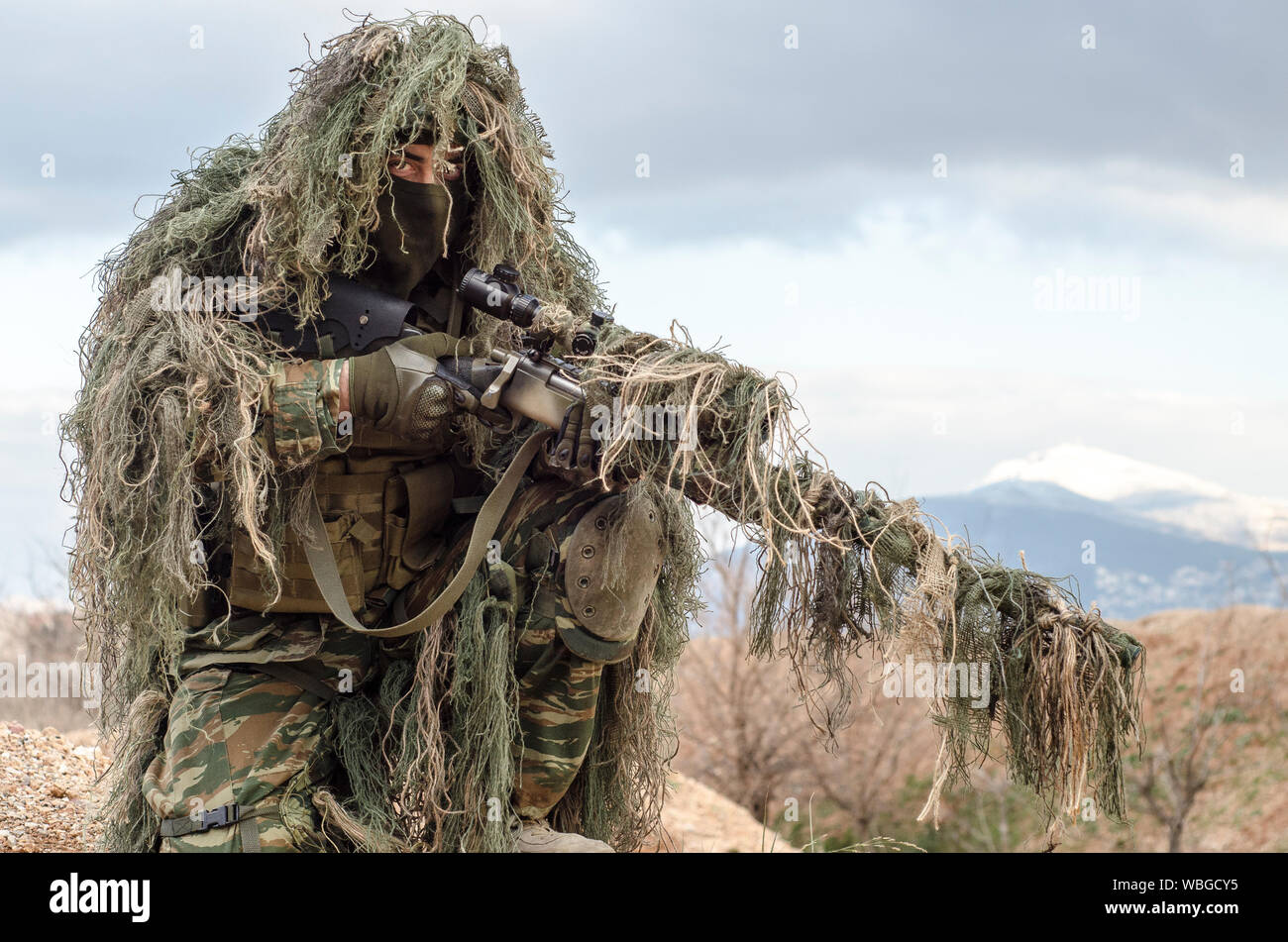 Ghillie clothing suit hi-res stock photography and images - Alamy